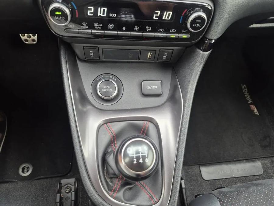 Balts Toyota Yaris 2023 Liepāja, ar dzinēja tilpumu 1.60 L un nobraukumu 35 tūkst. km par 31000 €, foto 17 vietnē AUTOMOTO.COM.LV
