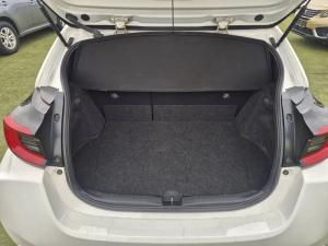 Balts Toyota Yaris 2023 Liepāja, ar dzinēja tilpumu 1.60 L un nobraukumu 35 tūkst. km par 31000 €, foto 21 vietnē AUTOMOTO.COM.LV