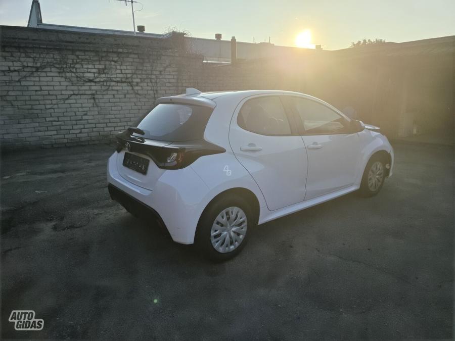Balts Toyota Yaris 2023 Kauņa, ar dzinēja tilpumu 1.50 L un nobraukumu 17 tūkst. km par 4999 €, foto 4 vietnē AUTOMOTO.COM.LV