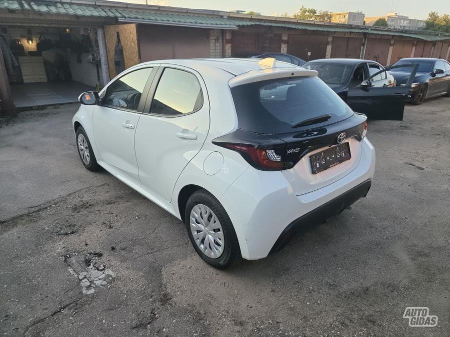 Balts Toyota Yaris 2023 Kauņa, ar dzinēja tilpumu 1.50 L un nobraukumu 17 tūkst. km par 4999 €, foto 5 vietnē AUTOMOTO.COM.LV