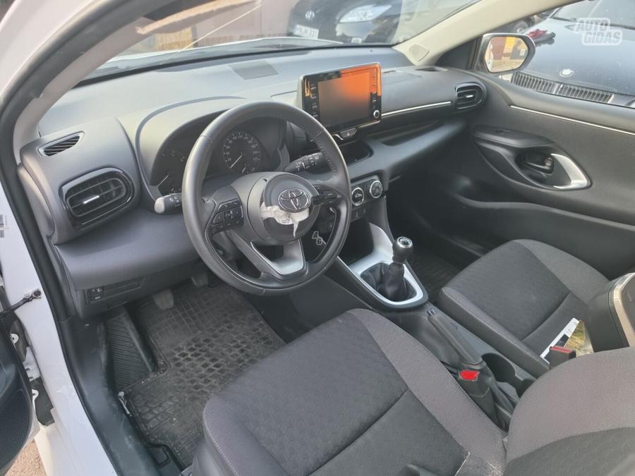 Balts Toyota Yaris 2023 Kauņa, ar dzinēja tilpumu 1.50 L un nobraukumu 17 tūkst. km par 4999 €, foto 6 vietnē AUTOMOTO.COM.LV