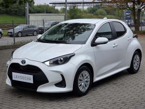 White Toyota Yaris 2023 in Vilnius, with an engine capacity of 1.49 L and mileage of 41 thousand km for 15900 €, photo  on AUTOMOTO.COM.LV