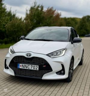 White Toyota Yaris 2023 in Vilnius, with an engine capacity of 1.49 L and mileage of 24 thousand km for 20900 €, photo 12 on AUTOMOTO.COM.LV