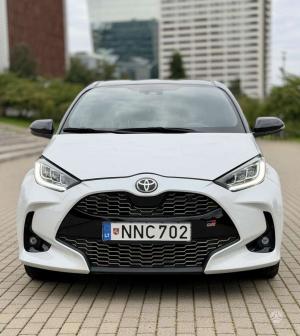 White Toyota Yaris 2023 in Vilnius, with an engine capacity of 1.49 L and mileage of 24 thousand km for 20900 €, photo 31 on AUTOMOTO.COM.LV
