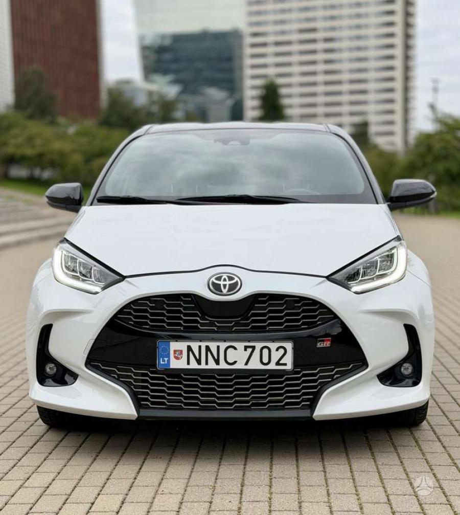 White Toyota Yaris 2023 in Vilnius, with an engine capacity of 1.49 L and mileage of 24 thousand km for 20900 €, photo 31 on AUTOMOTO.COM.LV