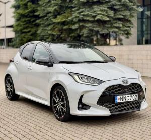 White Toyota Yaris 2023 in Vilnius, with an engine capacity of 1.49 L and mileage of 24 thousand km for 20900 €, photo 33 on AUTOMOTO.COM.LV