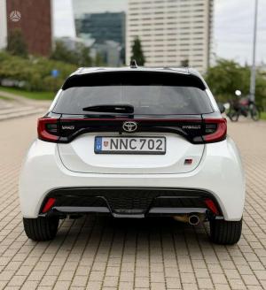 White Toyota Yaris 2023 in Vilnius, with an engine capacity of 1.49 L and mileage of 24 thousand km for 20900 €, photo 34 on AUTOMOTO.COM.LV