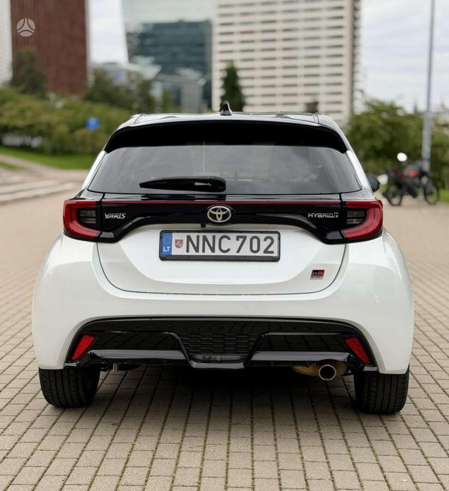 White Toyota Yaris 2023 in Vilnius, with an engine capacity of 1.49 L and mileage of 24 thousand km for 20900 €, photo 34 on AUTOMOTO.COM.LV