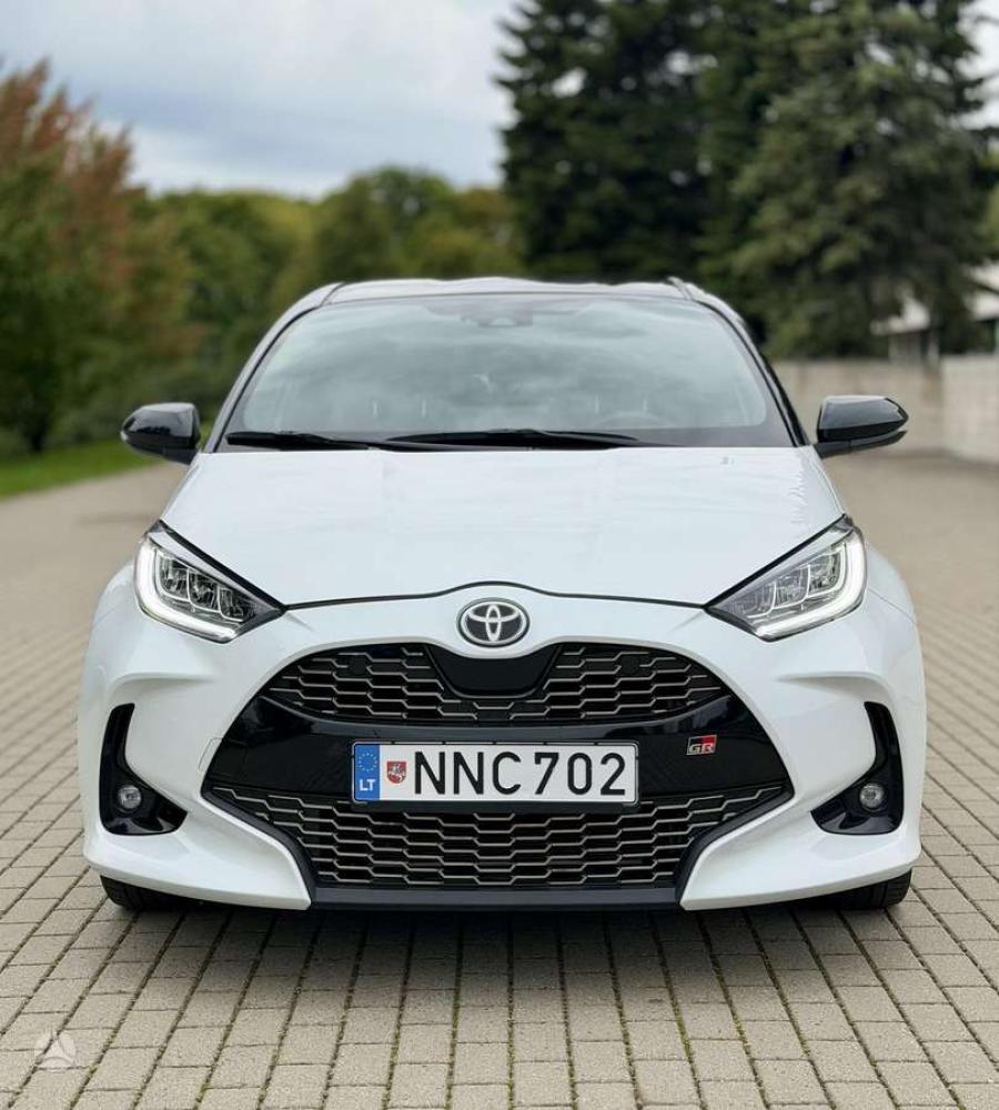 White Toyota Yaris 2023 in Vilnius, with an engine capacity of 1.49 L and mileage of 24 thousand km for 20900 €, photo 36 on AUTOMOTO.COM.LV