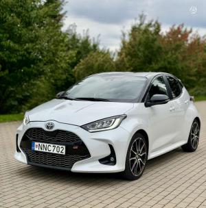 White Toyota Yaris 2023 in Vilnius, with an engine capacity of 1.49 L and mileage of 24 thousand km for 20900 €, photo 37 on AUTOMOTO.COM.LV