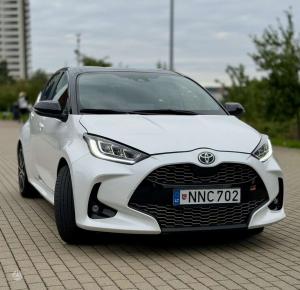 White Toyota Yaris 2023 in Vilnius, with an engine capacity of 1.49 L and mileage of 24 thousand km for 20900 €, photo 38 on AUTOMOTO.COM.LV