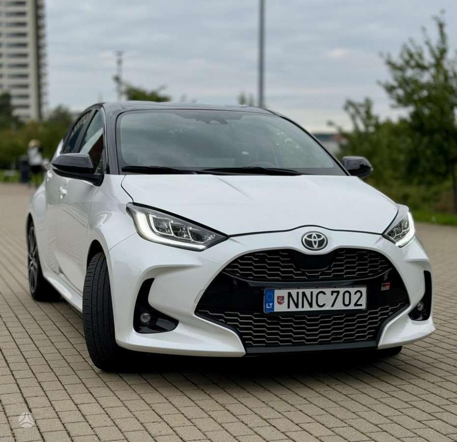 White Toyota Yaris 2023 in Vilnius, with an engine capacity of 1.49 L and mileage of 24 thousand km for 20900 €, photo 38 on AUTOMOTO.COM.LV