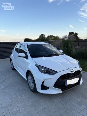 White Toyota Yaris 2023 in Siauliai, with an engine capacity of 1.50 L and mileage of 34 thousand km for 19000 €, photo  on AUTOMOTO.COM.LV