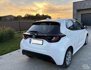 Balts Toyota Yaris 2023 Šauļi, ar dzinēja tilpumu 1.50 L un nobraukumu 34 tūkst. km par 19000 €, foto 5 vietnē AUTOMOTO.COM.LV