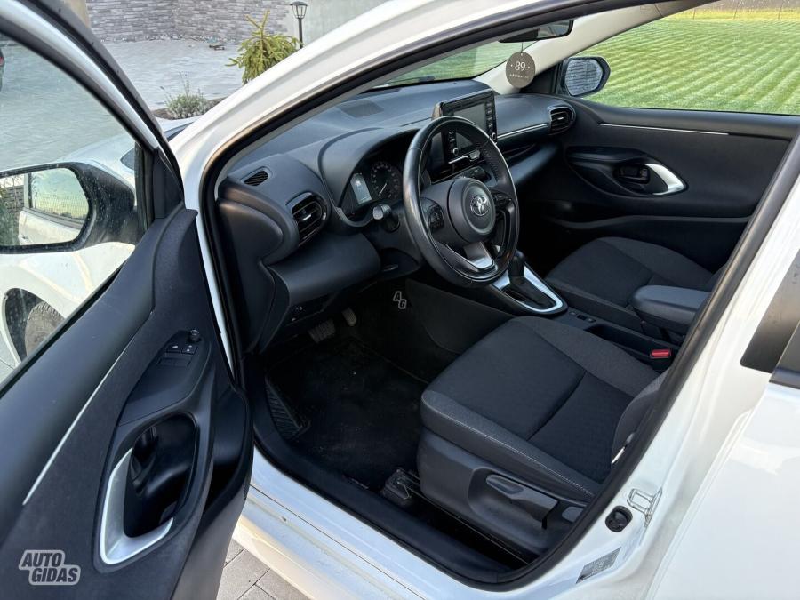 Balts Toyota Yaris 2023 Šauļi, ar dzinēja tilpumu 1.50 L un nobraukumu 34 tūkst. km par 19000 €, foto 7 vietnē AUTOMOTO.COM.LV
