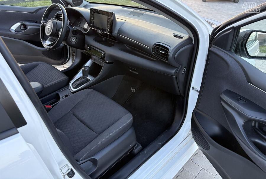 Balts Toyota Yaris 2023 Šauļi, ar dzinēja tilpumu 1.50 L un nobraukumu 34 tūkst. km par 19000 €, foto 10 vietnē AUTOMOTO.COM.LV