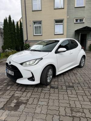 Balts Toyota Yaris 2023 Tallina, ar dzinēja tilpumu 1.50 L un nobraukumu 51 tūkst. km par 18800 €, foto  vietnē AUTOMOTO.COM.LV