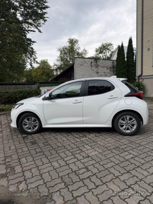 Balts Toyota Yaris 2023 Tallina, ar dzinēja tilpumu 1.50 L un nobraukumu 51 tūkst. km par 18800 €, foto 3 vietnē AUTOMOTO.COM.LV
