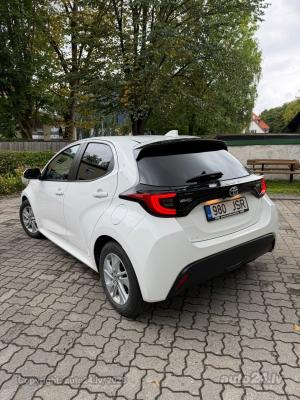 Balts Toyota Yaris 2023 Tallina, ar dzinēja tilpumu 1.50 L un nobraukumu 51 tūkst. km par 18800 €, foto 4 vietnē AUTOMOTO.COM.LV