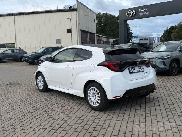 Toyota Yaris 2023 Liepāja vietnē Balts Toyota Yaris 2023 Liepāja, ar dzinēja tilpumu 1.60 L un nobraukumu 35 tūkst. km par 30900 €, foto 4 vietnē AUTOMOTO.COM.LV