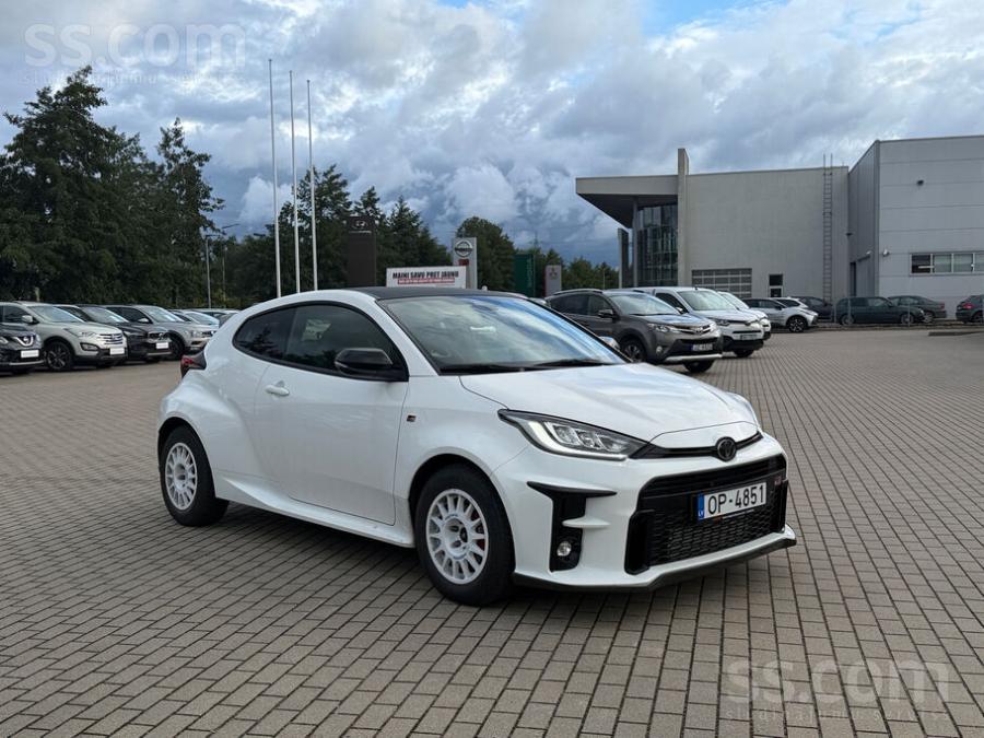 Balts Toyota Yaris 2023 Liepāja, ar dzinēja tilpumu 1.60 L un nobraukumu 35 tūkst. km par 30900 €, foto 5 vietnē AUTOMOTO.COM.LV