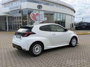 Balts Toyota Yaris 2023 Liepāja, ar dzinēja tilpumu 1.60 L un nobraukumu 35 tūkst. km par 30900 €, foto 7 vietnē AUTOMOTO.COM.LV