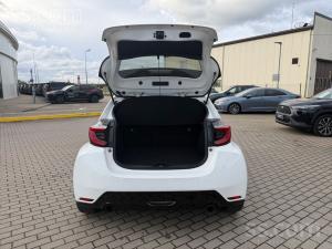 Balts Toyota Yaris 2023 Liepāja, ar dzinēja tilpumu 1.60 L un nobraukumu 35 tūkst. km par 30900 €, foto 8 vietnē AUTOMOTO.COM.LV