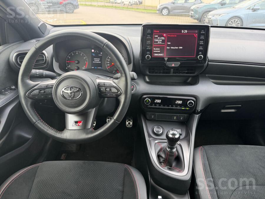 Balts Toyota Yaris 2023 Liepāja, ar dzinēja tilpumu 1.60 L un nobraukumu 35 tūkst. km par 30900 €, foto 9 vietnē AUTOMOTO.COM.LV