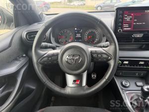 Balts Toyota Yaris 2023 Liepāja, ar dzinēja tilpumu 1.60 L un nobraukumu 35 tūkst. km par 30900 €, foto 10 vietnē AUTOMOTO.COM.LV