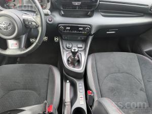 Balts Toyota Yaris 2023 Liepāja, ar dzinēja tilpumu 1.60 L un nobraukumu 35 tūkst. km par 30900 €, foto 12 vietnē AUTOMOTO.COM.LV