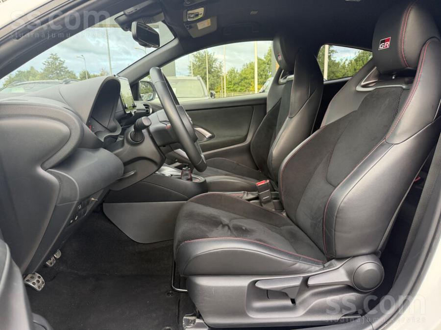 Balts Toyota Yaris 2023 Liepāja, ar dzinēja tilpumu 1.60 L un nobraukumu 35 tūkst. km par 30900 €, foto 15 vietnē AUTOMOTO.COM.LV
