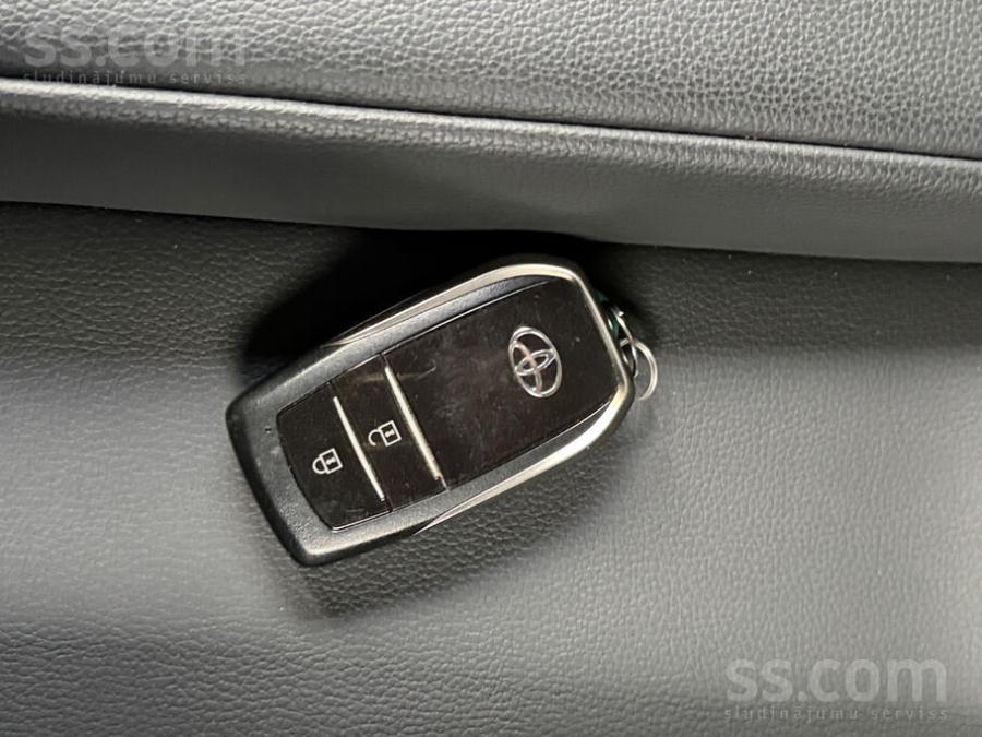 Balts Toyota Yaris 2023 Liepāja, ar dzinēja tilpumu 1.60 L un nobraukumu 35 tūkst. km par 30900 €, foto 17 vietnē AUTOMOTO.COM.LV