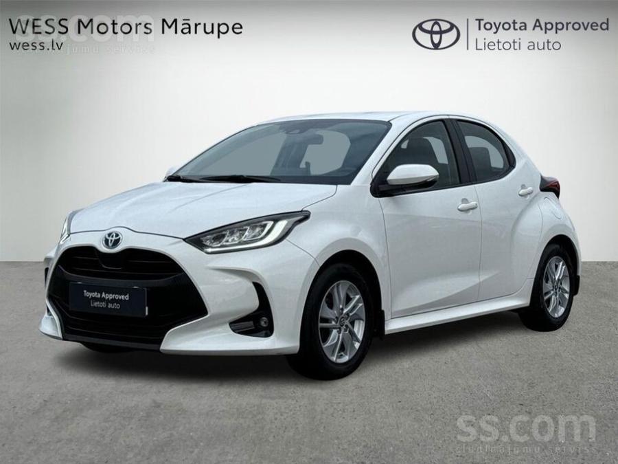 White Toyota Yaris 2023 in Riga, with an engine capacity of 1.50 L and mileage of 68 thousand km for 16590 €, photo 1 on AUTOMOTO.COM.LV