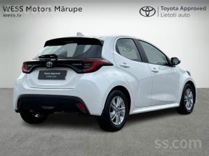 White Toyota Yaris 2023 in Riga, with an engine capacity of 1.50 L and mileage of 68 thousand km for 16590 €, photo 3 on AUTOMOTO.COM.LV