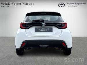White Toyota Yaris 2023 in Riga, with an engine capacity of 1.50 L and mileage of 68 thousand km for 16590 €, photo 5 on AUTOMOTO.COM.LV