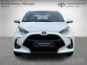 White Toyota Yaris 2023 in Riga, with an engine capacity of 1.50 L and mileage of 68 thousand km for 16590 €, photo 6 on AUTOMOTO.COM.LV