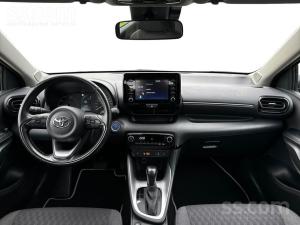 White Toyota Yaris 2023 in Riga, with an engine capacity of 1.50 L and mileage of 68 thousand km for 16590 €, photo 9 on AUTOMOTO.COM.LV