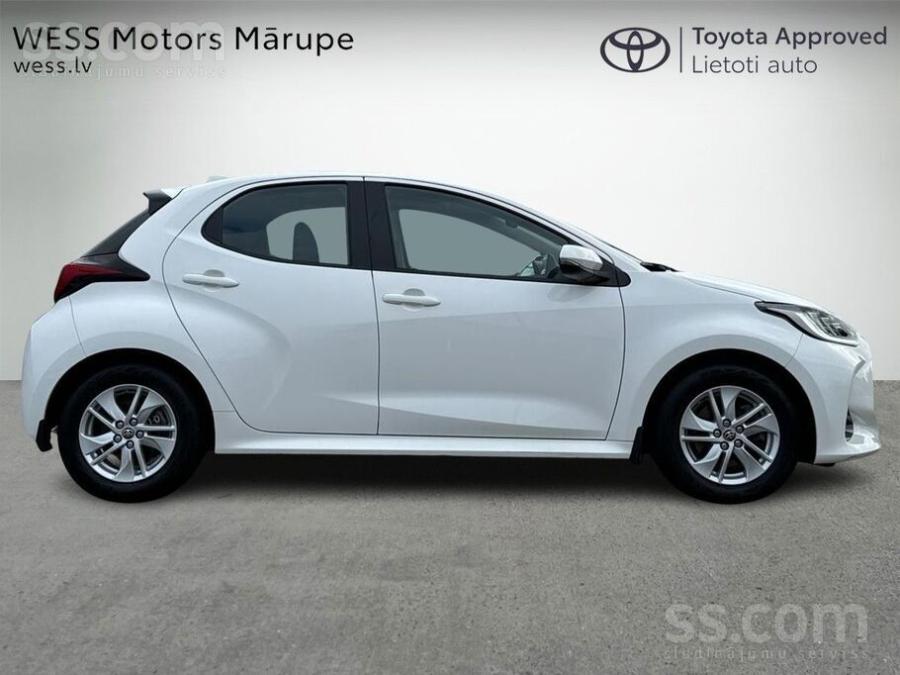 White Toyota Yaris 2023 in Riga, with an engine capacity of 1.50 L and mileage of 68 thousand km for 16590 €, photo 17 on AUTOMOTO.COM.LV