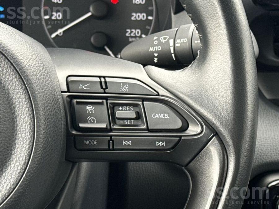 White Toyota Yaris 2023 in Riga, with an engine capacity of 1.50 L and mileage of 68 thousand km for 16590 €, photo 23 on AUTOMOTO.COM.LV