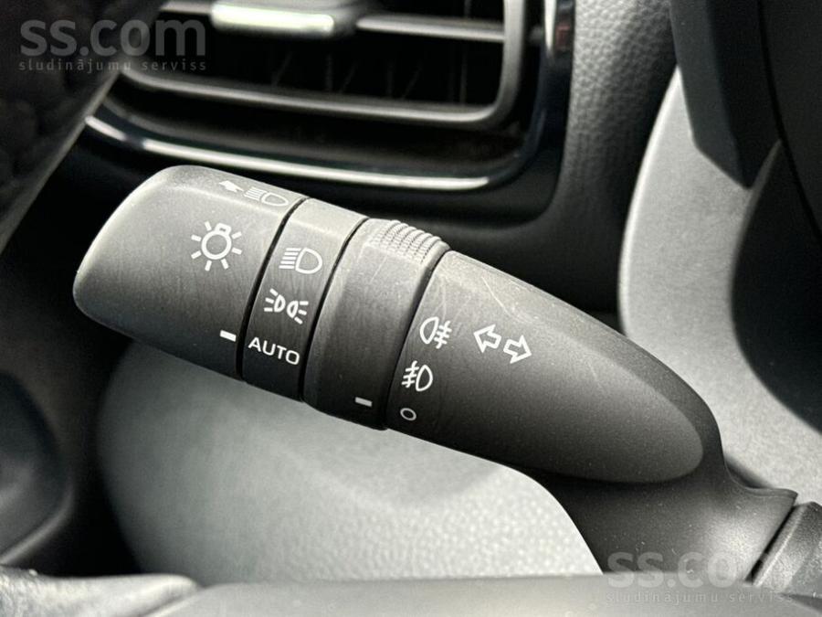 White Toyota Yaris 2023 in Riga, with an engine capacity of 1.50 L and mileage of 68 thousand km for 16590 €, photo 24 on AUTOMOTO.COM.LV