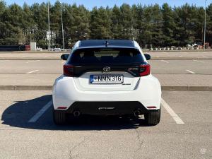 White Toyota Yaris 2024 in Vilnius, with an engine capacity of 1.62 L and mileage of 29 thousand km for 35900 €, photo 6 on AUTOMOTO.COM.LV