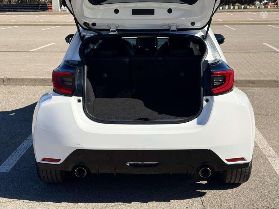 White Toyota Yaris 2024 in Vilnius, with an engine capacity of 1.62 L and mileage of 29 thousand km for 35900 €, photo 15 on AUTOMOTO.COM.LV