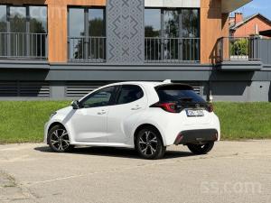 Balts Toyota Yaris 2024 Rīga, ar dzinēja tilpumu 1.50 L un nobraukumu 71 tūkst. km par 16800 €, foto 4 vietnē AUTOMOTO.COM.LV