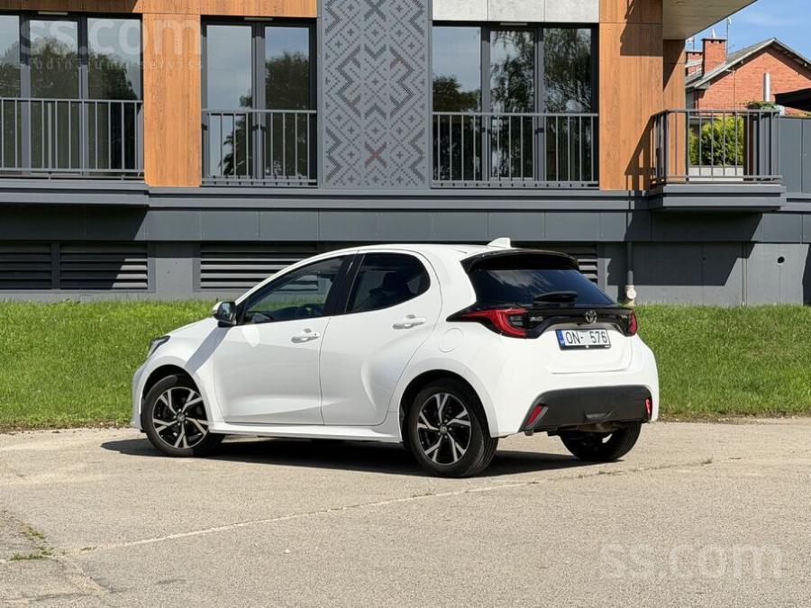 Balts Toyota Yaris 2024 Rīga, ar dzinēja tilpumu 1.50 L un nobraukumu 71 tūkst. km par 16800 €, foto 4 vietnē AUTOMOTO.COM.LV
