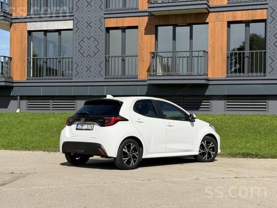 Balts Toyota Yaris 2024 Rīga, ar dzinēja tilpumu 1.50 L un nobraukumu 71 tūkst. km par 16800 €, foto 5 vietnē AUTOMOTO.COM.LV