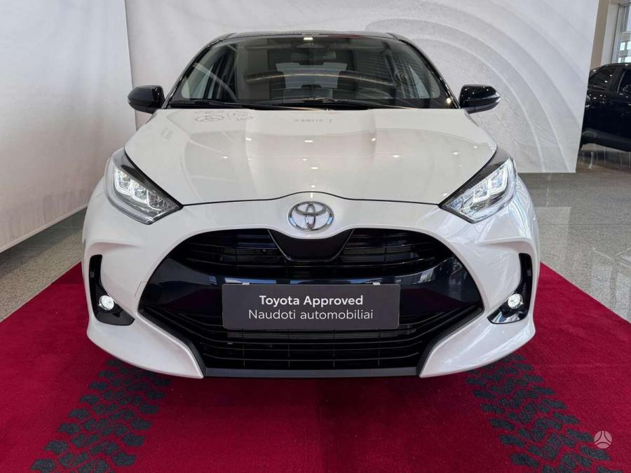 Белый Тойота Ярис 2024 в Шяуляй, объемом двигателя 1.49 л и пробегом 7 тыс. км за 19900 €, фото 4 на AUTOMOTO.COM.LV