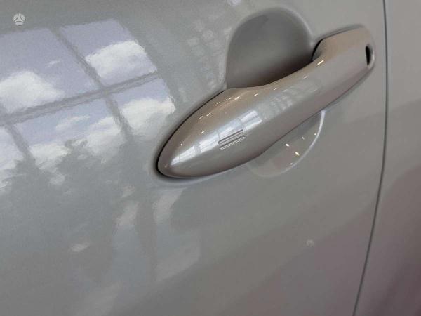 White Toyota Yaris 2024 in Siauliai, with an engine capacity of 1.49 L and mileage of 7 thousand km for 19900 €, photo 10 on AUTOMOTO.COM.LV