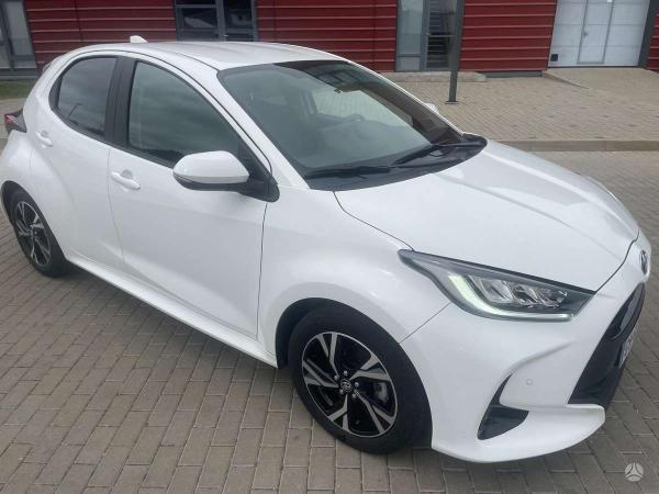 Balts Toyota Yaris 2024 Vilkaviškis, ar dzinēja tilpumu 1.50 L un nobraukumu 20 tūkst. km par 15300 €, foto 1 vietnē AUTOMOTO.COM.LV