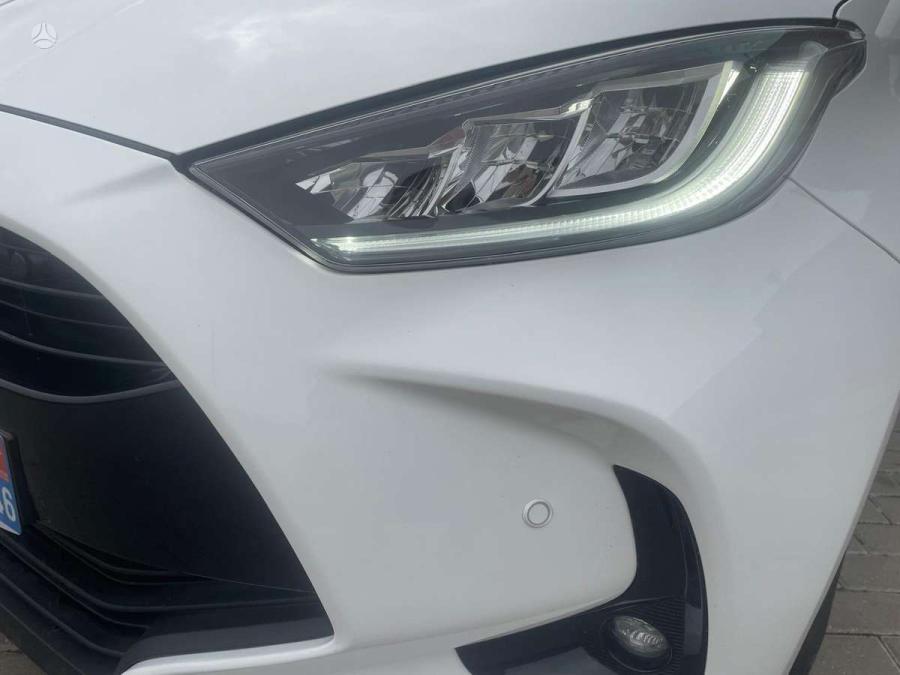 White Toyota Yaris 2024 in Vilkaviskis, with an engine capacity of 1.50 L and mileage of 20 thousand km for 15300 €, photo 9 on AUTOMOTO.COM.LV