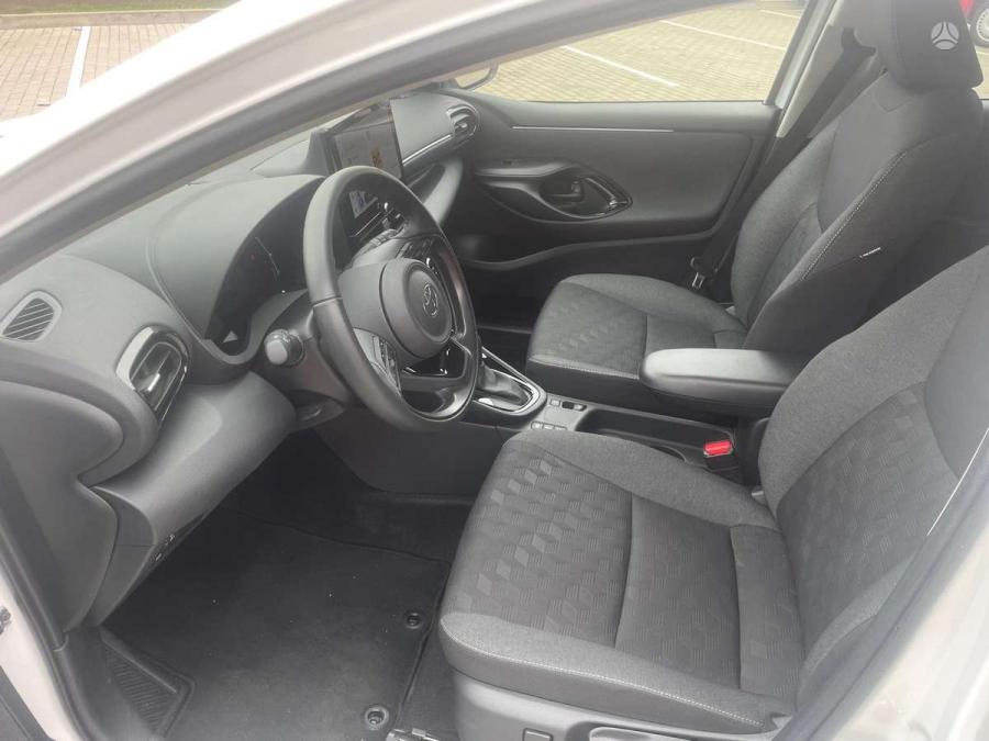 White Toyota Yaris 2024 in Vilkaviskis, with an engine capacity of 1.50 L and mileage of 20 thousand km for 15300 €, photo 10 on AUTOMOTO.COM.LV
